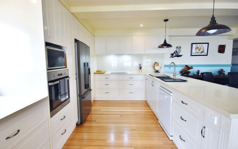 Why choose a U-shaped kitchen for your home? | Haddon Kitchens