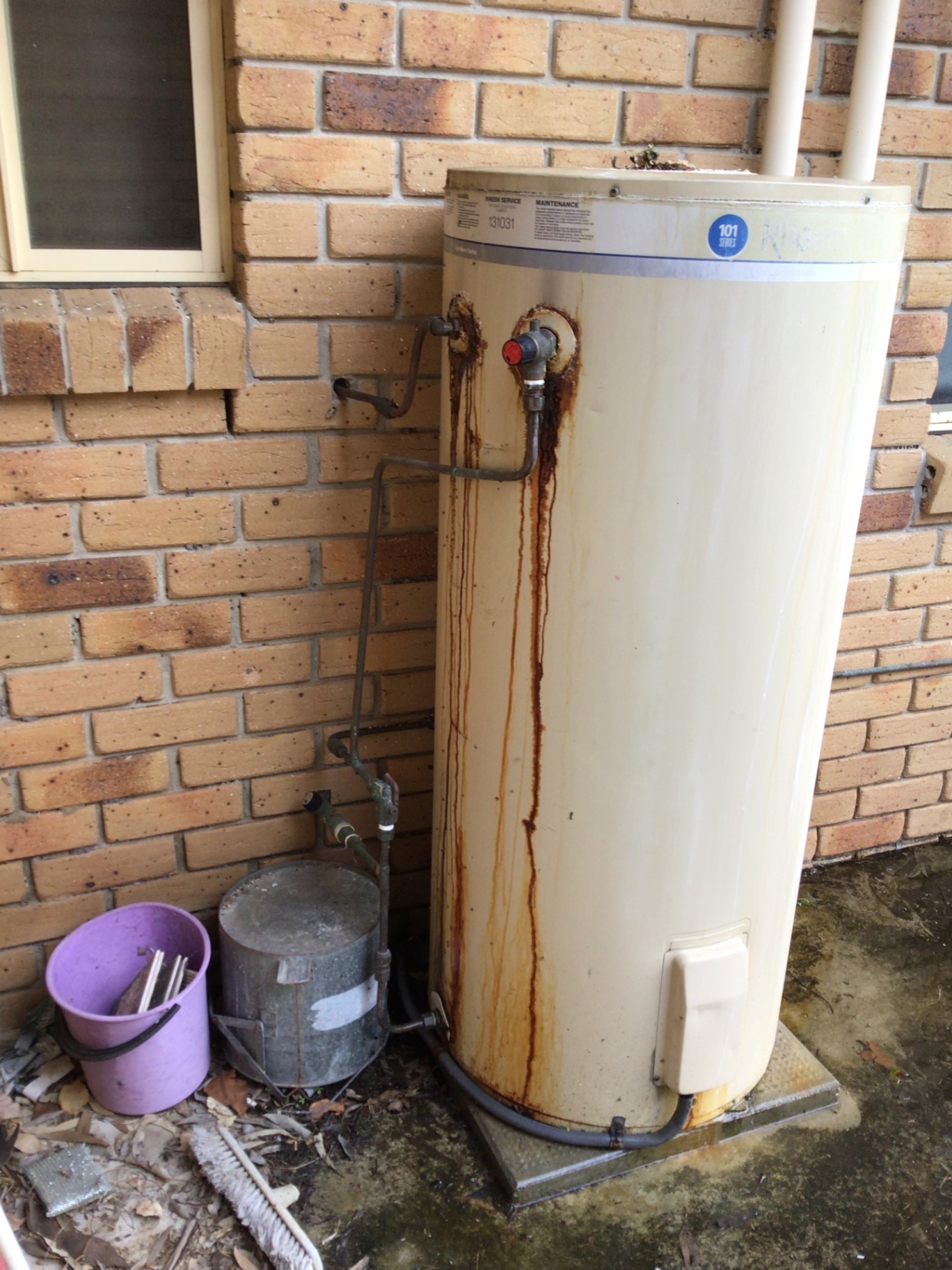 How to tell if your hot water system is on its last legs | Fallon Solutions