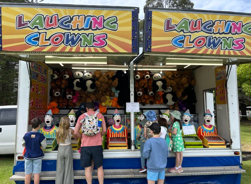 Laughing Clowns - 8 Heads - Planet Entertainment